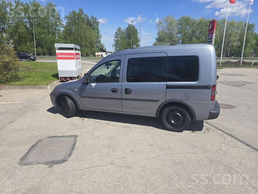 Pelēks Opel Combo 2009 Rīga, ar dzinēja tilpumu 1.30 L un nobraukumu 256 tūkst. km par 1000 €, foto 5 vietnē AUTOMOTO.COM.LV