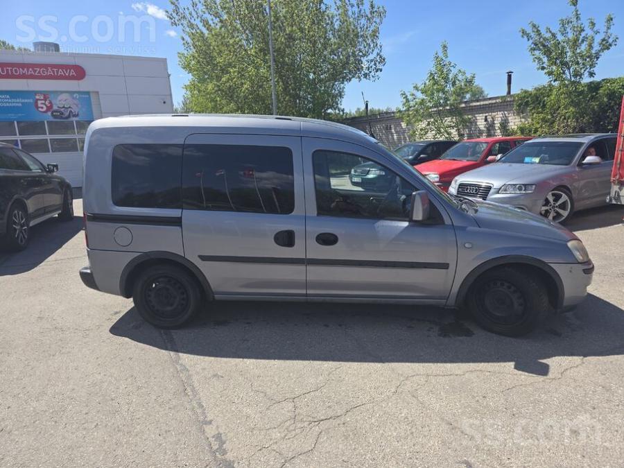 Pelēks Opel Combo 2009 Rīga, ar dzinēja tilpumu 1.30 L un nobraukumu 256 tūkst. km par 1000 €, foto 6 vietnē AUTOMOTO.COM.LV