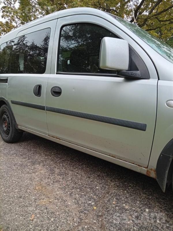 Grey Opel Combo 2007 in Riga, with an engine capacity of 1.70 L and mileage of 270 thousand km for 1000 €, photo 3 on AUTOMOTO.COM.LV