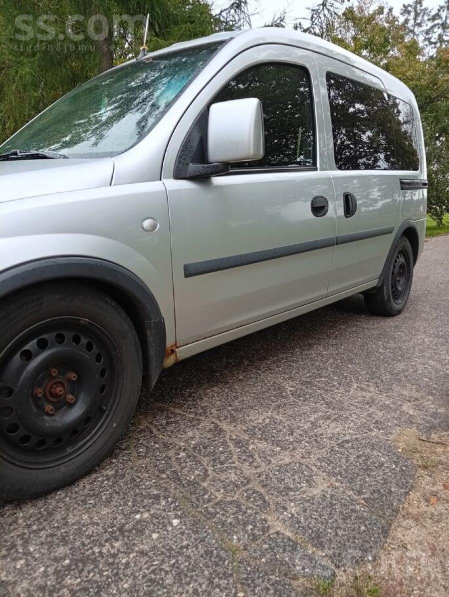 Grey Opel Combo 2007 in Riga, with an engine capacity of 1.70 L and mileage of 270 thousand km for 1000 €, photo 4 on AUTOMOTO.COM.LV