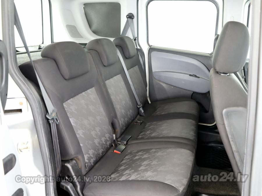 Grey Opel Combo 2012 in Tallinn, with an engine capacity of 1.60 L and mileage of 311 thousand km for 2299 €, photo 8 on AUTOMOTO.COM.LV