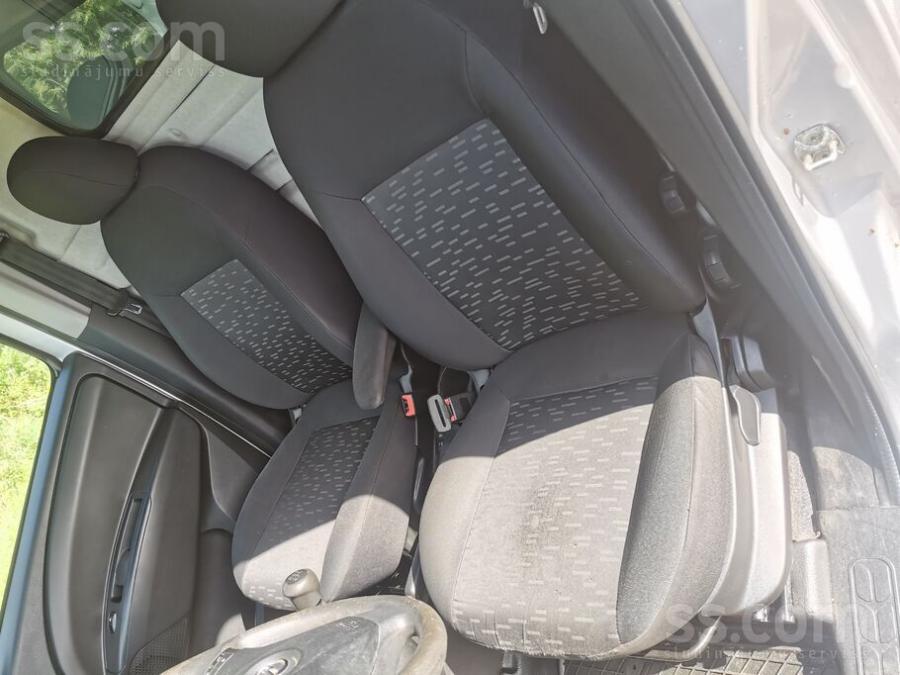 Grey Opel Combo 2013 in Liepaja, with an engine capacity of 1.60 L and mileage of 266 thousand km for 4400 €, photo 6 on AUTOMOTO.COM.LV