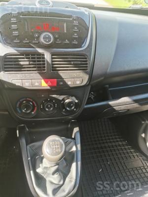 Grey Opel Combo 2013 in Liepaja, with an engine capacity of 1.60 L and mileage of 266 thousand km for 4400 €, photo 7 on AUTOMOTO.COM.LV