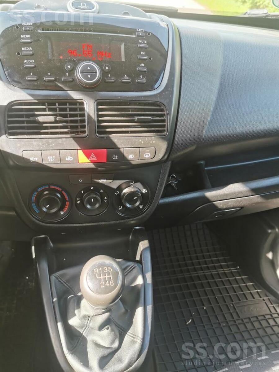 Grey Opel Combo 2013 in Liepaja, with an engine capacity of 1.60 L and mileage of 266 thousand km for 4400 €, photo 7 on AUTOMOTO.COM.LV