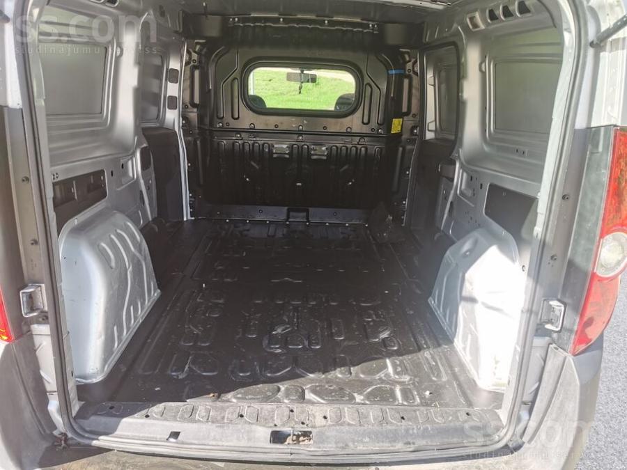 Grey Opel Combo 2013 in Liepaja, with an engine capacity of 1.60 L and mileage of 266 thousand km for 4400 €, photo 8 on AUTOMOTO.COM.LV