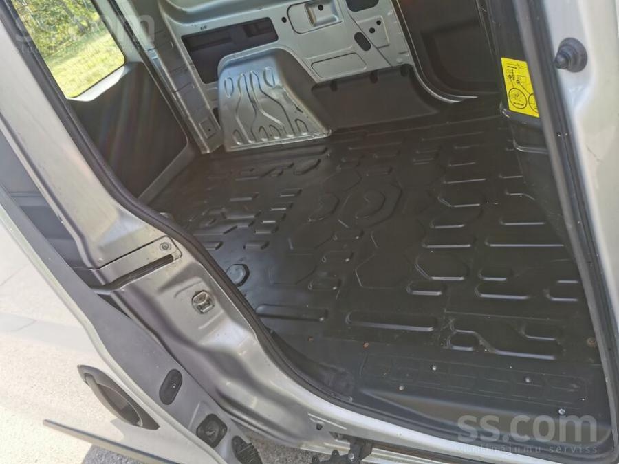 Grey Opel Combo 2013 in Liepaja, with an engine capacity of 1.60 L and mileage of 266 thousand km for 4400 €, photo 9 on AUTOMOTO.COM.LV