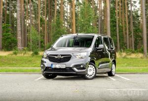 Pelēks Opel Combo 2018 Rīga, ar dzinēja tilpumu 1.50 L un nobraukumu 218 tūkst. km par 9990 €, foto  vietnē AUTOMOTO.COM.LV