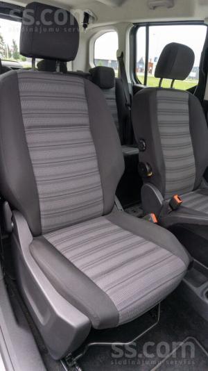 Pelēks Opel Combo 2018 Rīga, ar dzinēja tilpumu 1.50 L un nobraukumu 218 tūkst. km par 9990 €, foto 24 vietnē AUTOMOTO.COM.LV