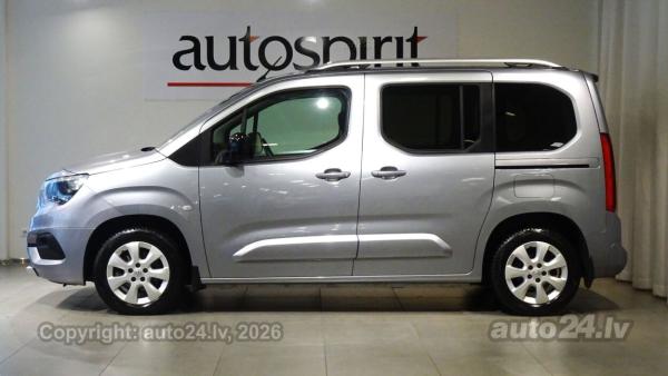 Grey Opel Combo 2022 in Tallinn, with an engine capacity of 1.20 L and mileage of 42 thousand km for 16990 €, photo 8 on AUTOMOTO.COM.LV