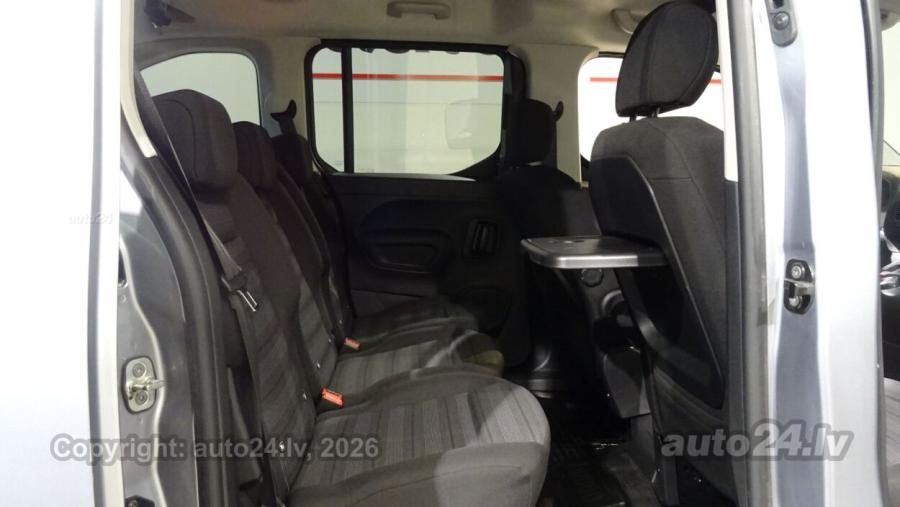 Pelēks Opel Combo 2022 Tallina, ar dzinēja tilpumu 1.20 L un nobraukumu 42 tūkst. km par 16990 €, foto 16 vietnē AUTOMOTO.COM.LV