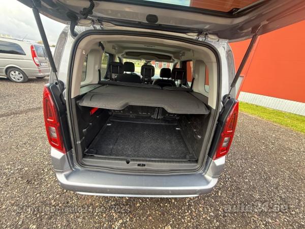 Grey Opel Combo 2023 in Viljandi, with an engine capacity of 1.50 L and mileage of 59 thousand km for 16999 €, photo 11 on AUTOMOTO.COM.LV