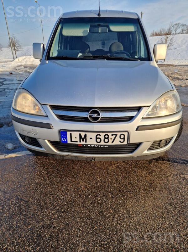 Opel Combo 2008 in Daugavpils, with an engine capacity of 1.70 L and mileage of 270 thousand km for 1500 €, photo 3 on AUTOMOTO.COM.LV