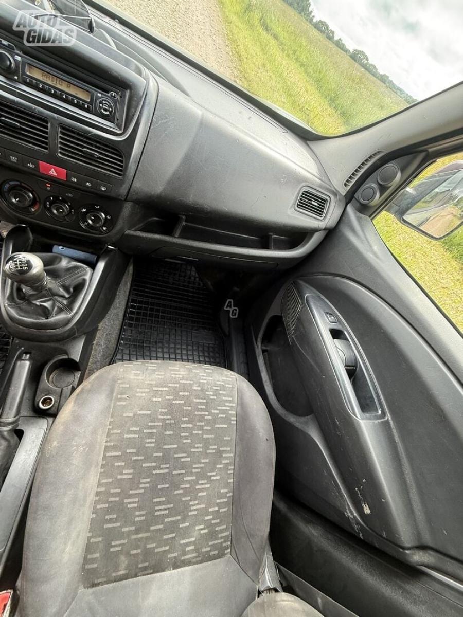 Opel Combo 2014 in Klaipeda, with an engine capacity of 1.60 L and mileage of 313 thousand km for 2700 €, photo 7 on AUTOMOTO.COM.LV