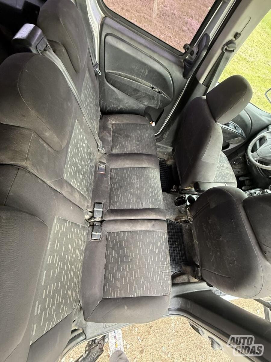 Opel Combo 2014 in Klaipeda, with an engine capacity of 1.60 L and mileage of 313 thousand km for 2700 €, photo 8 on AUTOMOTO.COM.LV