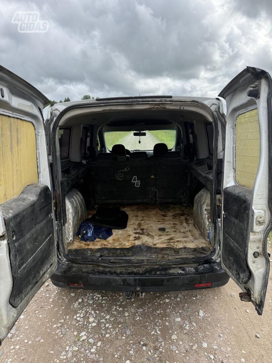 Opel Combo 2014 in Klaipeda, with an engine capacity of 1.60 L and mileage of 313 thousand km for 2700 €, photo 10 on AUTOMOTO.COM.LV