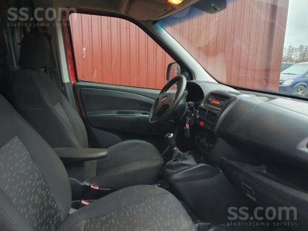 Red Opel Combo 2013 in Liepaja, with an engine capacity of 1.30 L and mileage of 237 thousand km for 2950 €, photo 4 on AUTOMOTO.COM.LV