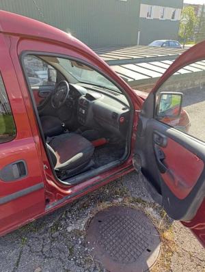 Red Opel Combo 2006 in Plunge, with an engine capacity of 1.25 L and mileage of 0 thousand km for 650 €, photo 1 on AUTOMOTO.COM.LV