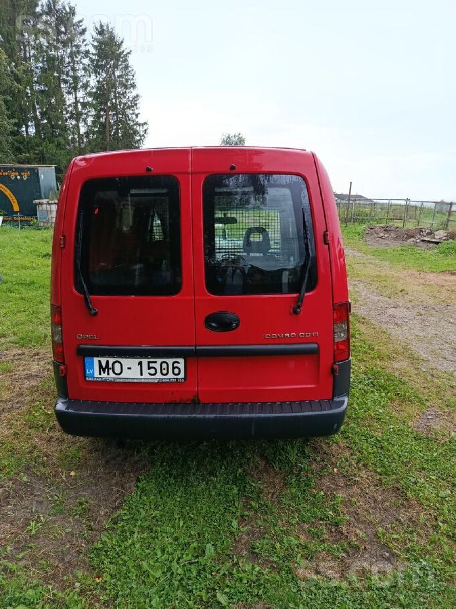 Red Opel Combo 2007 in Riga, with an engine capacity of 1.30 L and mileage of 336 thousand km for 1800 €, photo 4 on AUTOMOTO.COM.LV