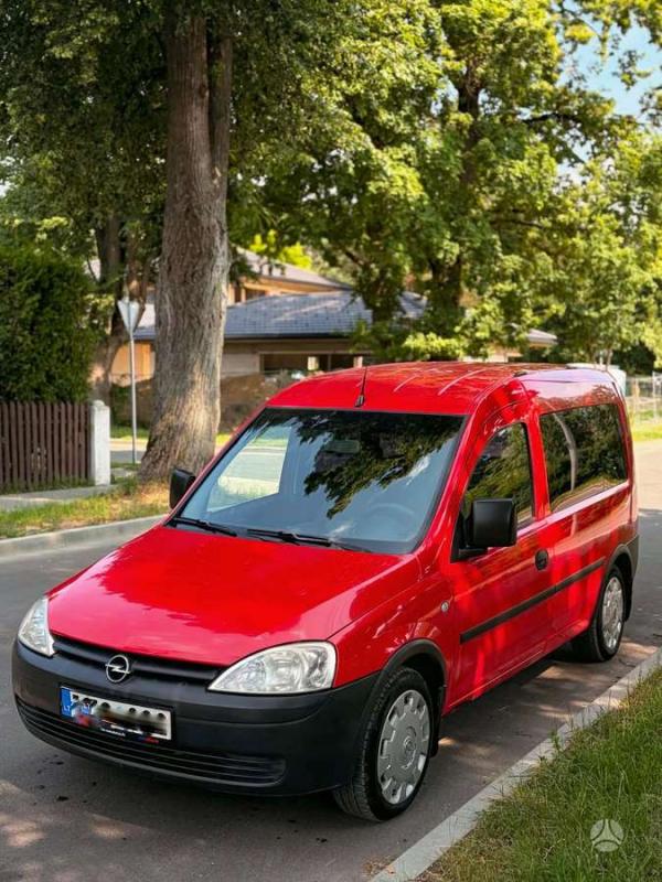Red Opel Combo 2010 in Vilnius, with an engine capacity of 1.36 L and mileage of 175 thousand km for 1850 €, photo 1 on AUTOMOTO.COM.LV