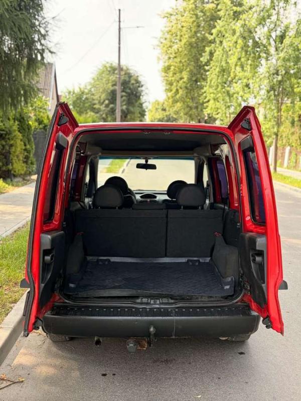 Red Opel Combo 2010 in Vilnius, with an engine capacity of 1.36 L and mileage of 175 thousand km for 1850 €, photo 9 on AUTOMOTO.COM.LV