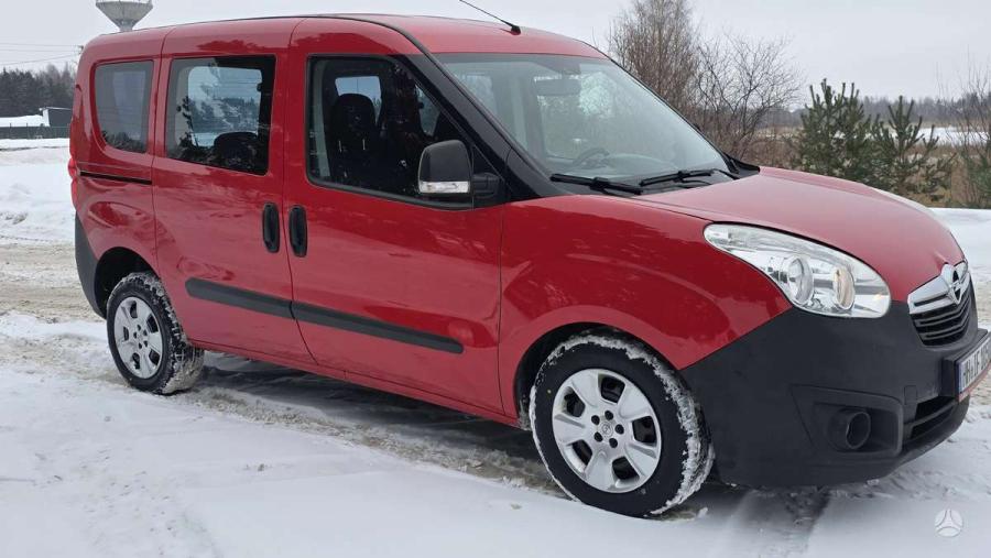 Red Opel Combo 2014 in Klaipeda, with an engine capacity of 1.60 L and mileage of 275 thousand km for 4290 €, photo 3 on AUTOMOTO.COM.LV