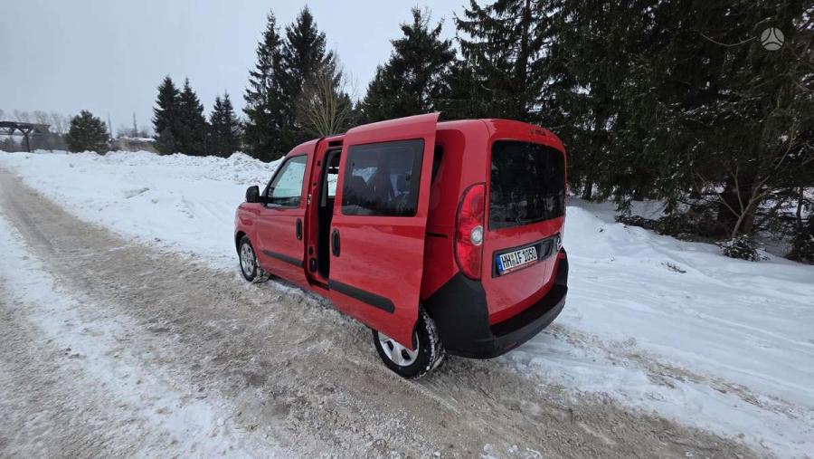 Red Opel Combo 2014 in Klaipeda, with an engine capacity of 1.60 L and mileage of 275 thousand km for 4290 €, photo 5 on AUTOMOTO.COM.LV