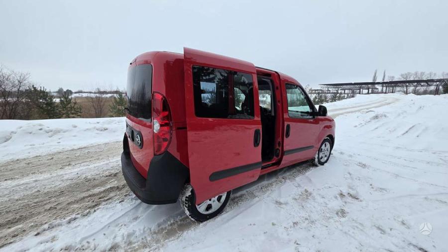 Red Opel Combo 2014 in Klaipeda, with an engine capacity of 1.60 L and mileage of 275 thousand km for 4290 €, photo 6 on AUTOMOTO.COM.LV