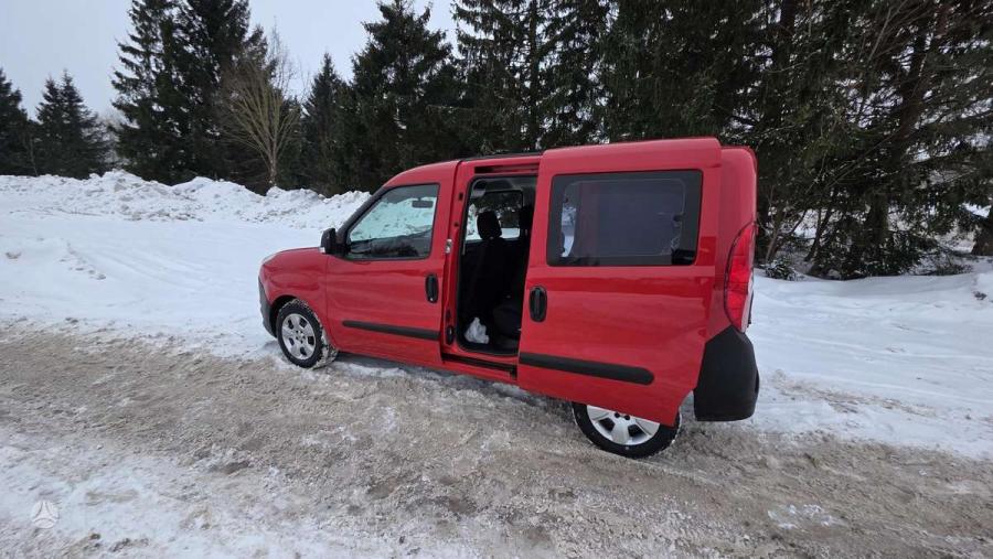 Red Opel Combo 2014 in Klaipeda, with an engine capacity of 1.60 L and mileage of 275 thousand km for 4290 €, photo 10 on AUTOMOTO.COM.LV