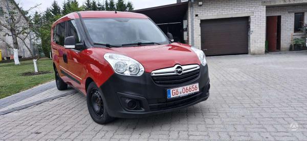 Red Opel Combo 2017 in Siauliai, with an engine capacity of 1.60 L and mileage of 22215 thousand km for 5700 €, photo 3 on AUTOMOTO.COM.LV