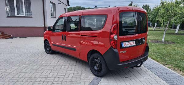 Red Opel Combo 2017 in Siauliai, with an engine capacity of 1.60 L and mileage of 22215 thousand km for 5700 €, photo 7 on AUTOMOTO.COM.LV