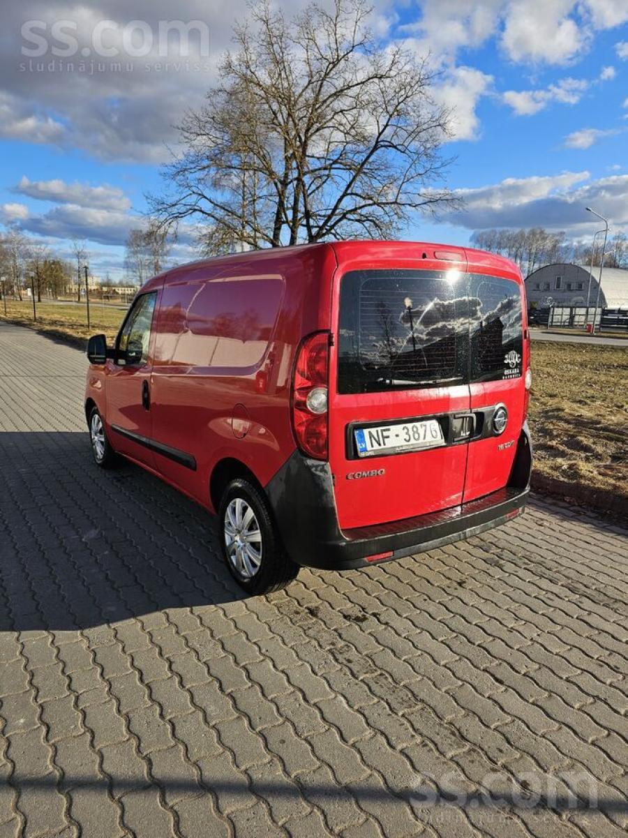 Red Opel Combo 2012 in Aizkraukle, with an engine capacity of 1.60 L and mileage of 390 thousand km for 2000 €, photo 3 on AUTOMOTO.COM.LV