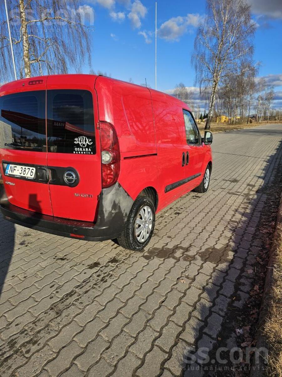 Red Opel Combo 2012 in Aizkraukle, with an engine capacity of 1.60 L and mileage of 390 thousand km for 2000 €, photo 4 on AUTOMOTO.COM.LV