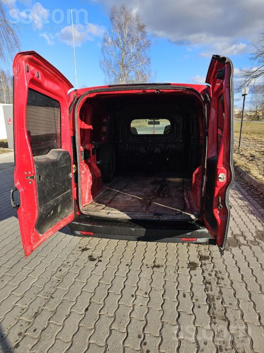 Red Opel Combo 2012 in Aizkraukle, with an engine capacity of 1.60 L and mileage of 390 thousand km for 2000 €, photo 5 on AUTOMOTO.COM.LV