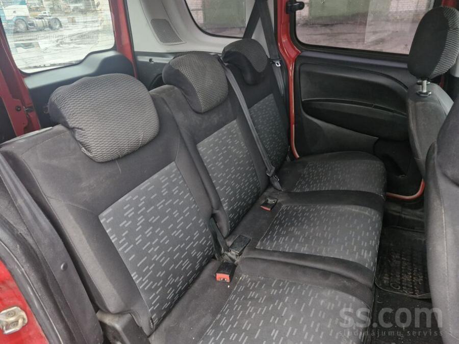 Sarkans Opel Combo 2015 Jēkabpils, ar dzinēja tilpumu 1.30 L un nobraukumu 331 tūkst. km par 2300 €, foto 7 vietnē AUTOMOTO.COM.LV