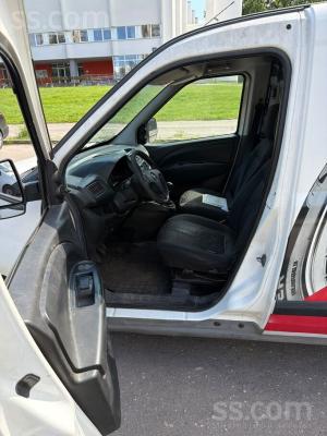 Opel Combo 2014 Rīga, ar dzinēja tilpumu 1.60 L un nobraukumu 271 tūkst. km par 3000 €, foto 5 vietnē AUTOMOTO.COM.LV