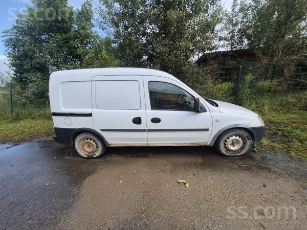 White Opel Combo 2008 in Kraslava, with an engine capacity of 1.40 L and mileage of 317 thousand km for 250 €, photo 3 on AUTOMOTO.COM.LV