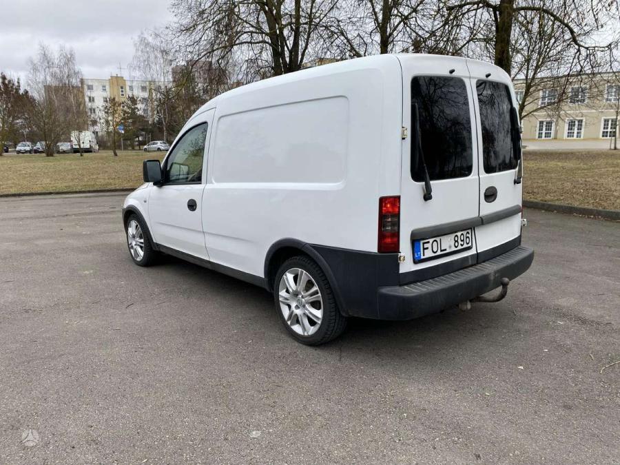 White Opel Combo 2004 in Panevezys, with an engine capacity of 1.70 L and mileage of 350 thousand km for 1250 €, photo 2 on AUTOMOTO.COM.LV