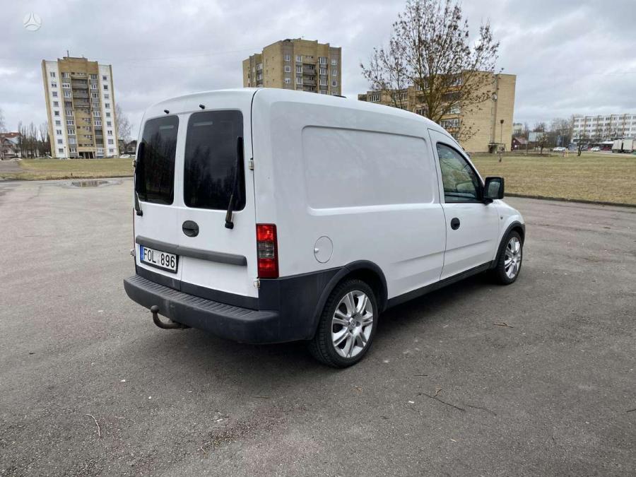 White Opel Combo 2004 in Panevezys, with an engine capacity of 1.70 L and mileage of 350 thousand km for 1250 €, photo 3 on AUTOMOTO.COM.LV