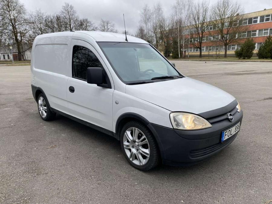 White Opel Combo 2004 in Panevezys, with an engine capacity of 1.70 L and mileage of 350 thousand km for 1250 €, photo 5 on AUTOMOTO.COM.LV
