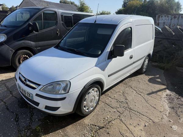 Balts Opel Combo 2010 Telšiai, ar dzinēja tilpumu 1.30 L un nobraukumu 250 tūkst. km par 2239 €, foto 3 vietnē AUTOMOTO.COM.LV