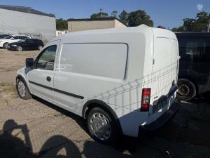White Opel Combo 2010 in Telschi, with an engine capacity of 1.30 L and mileage of 250 thousand km for 2239 €, photo 4 on AUTOMOTO.COM.LV