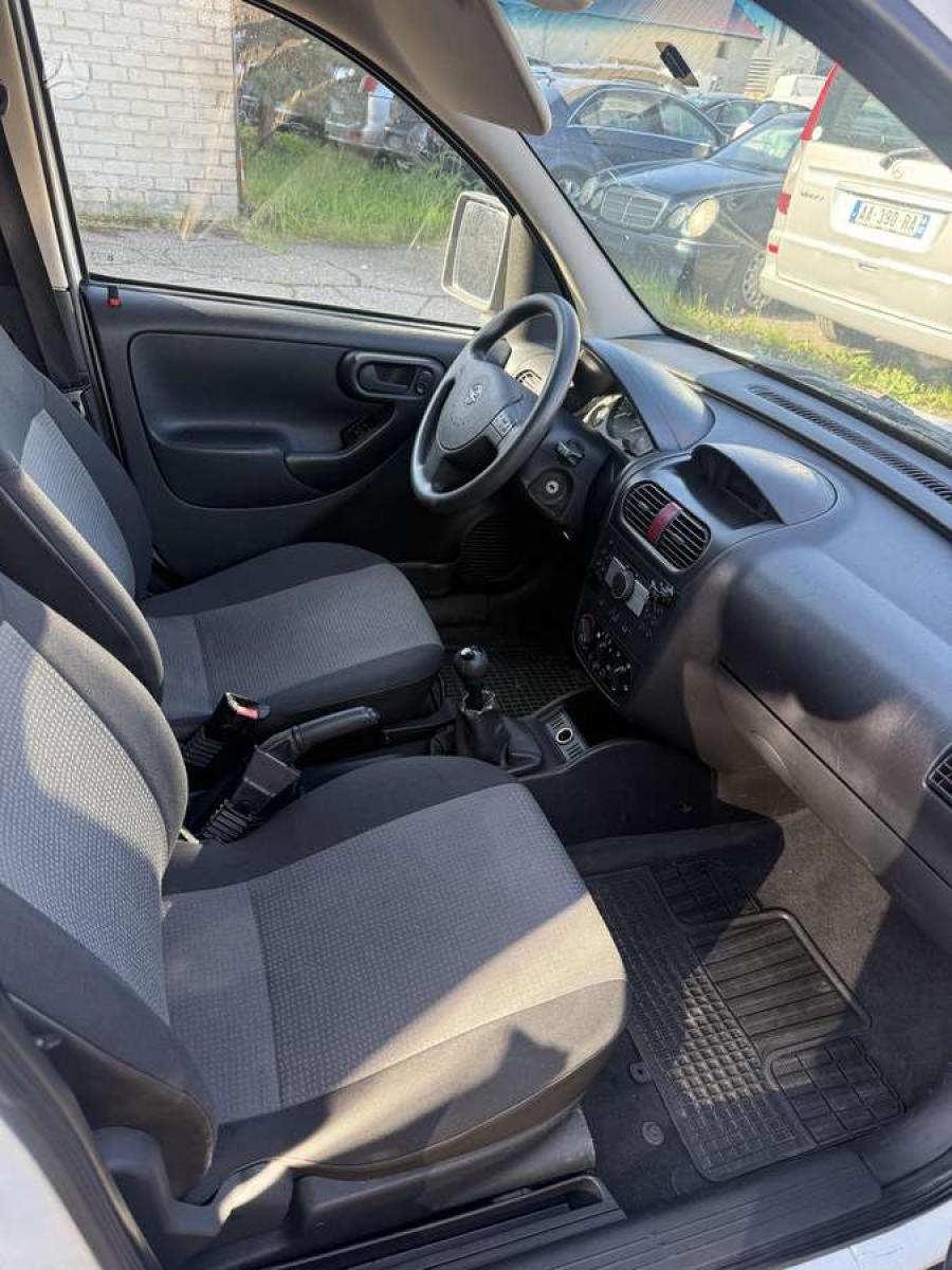 White Opel Combo 2010 in Telschi, with an engine capacity of 1.30 L and mileage of 250 thousand km for 2239 €, photo 7 on AUTOMOTO.COM.LV