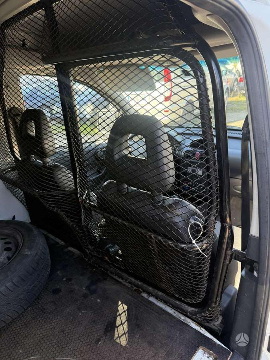 White Opel Combo 2010 in Telschi, with an engine capacity of 1.30 L and mileage of 250 thousand km for 2239 €, photo 9 on AUTOMOTO.COM.LV