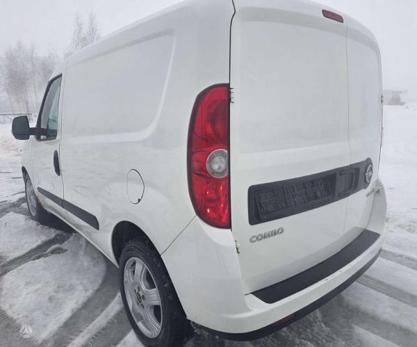 Balts Opel Combo 2016 Marijampole, ar dzinēja tilpumu 1.25 L un nobraukumu 147 tūkst. km par 4200 €, foto 4 vietnē AUTOMOTO.COM.LV