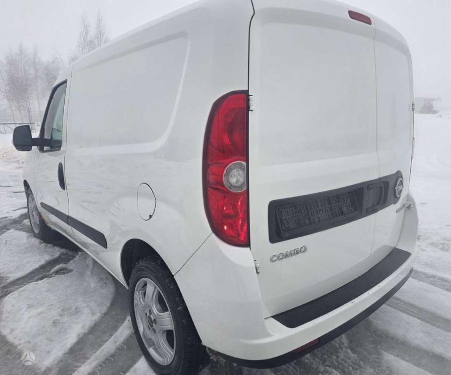 White Opel Combo 2016 in Marijampole, with an engine capacity of 1.25 L and mileage of 147 thousand km for 4200 €, photo 4 on AUTOMOTO.COM.LV