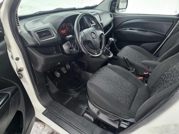 Balts Opel Combo 2016 Marijampole, ar dzinēja tilpumu 1.25 L un nobraukumu 147 tūkst. km par 4200 €, foto 9 vietnē AUTOMOTO.COM.LV
