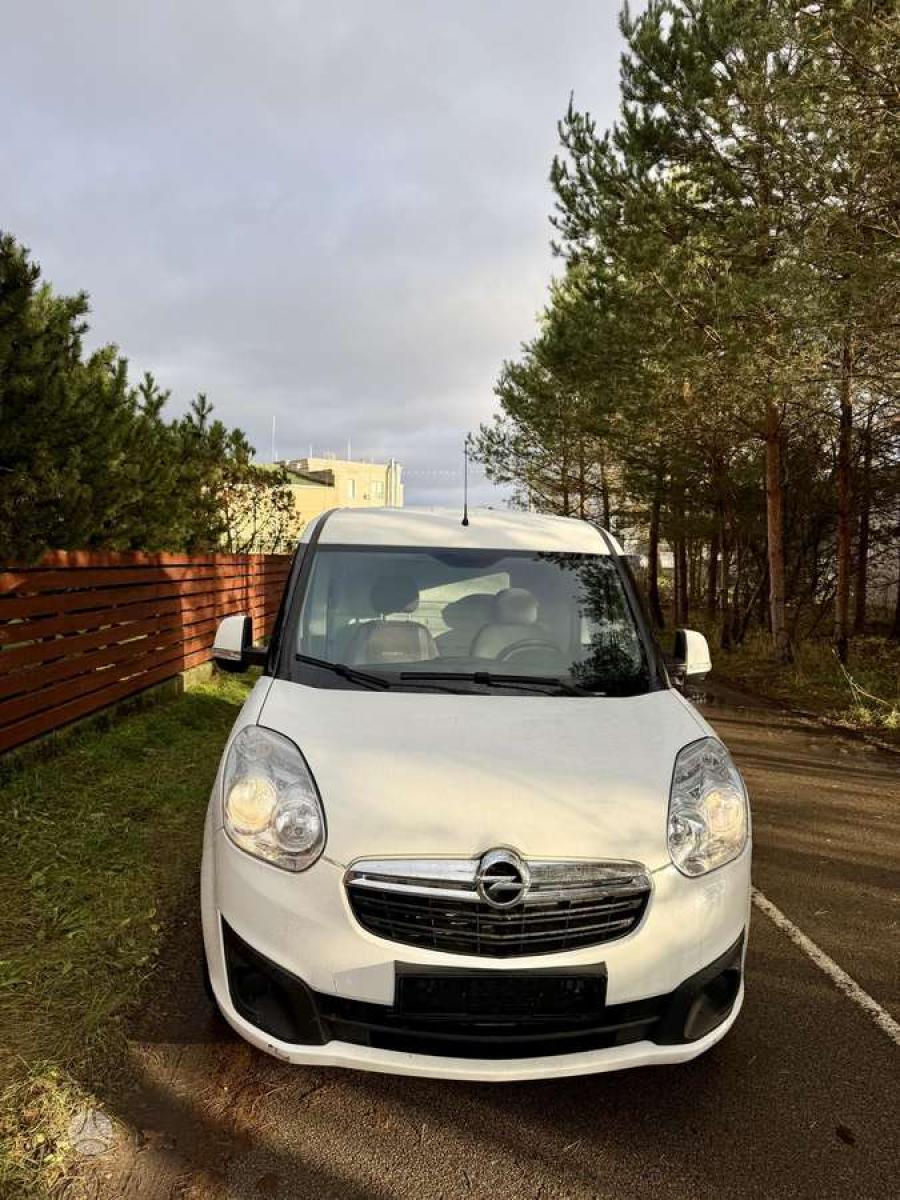 White Opel Combo 2016 in Kaunas, with an engine capacity of 1.30 L and mileage of 169 thousand km for 3900 €, photo 5 on AUTOMOTO.COM.LV