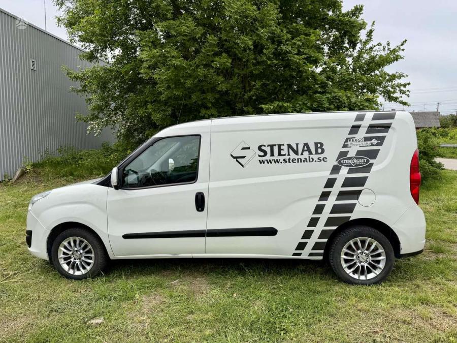 White Opel Combo 2016 in Kaunas, with an engine capacity of 1.30 L and mileage of 168 thousand km for 3800 €, photo 4 on AUTOMOTO.COM.LV