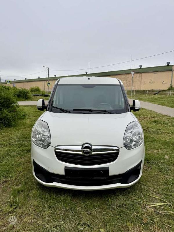 White Opel Combo 2016 in Kaunas, with an engine capacity of 1.30 L and mileage of 168 thousand km for 3800 €, photo 5 on AUTOMOTO.COM.LV