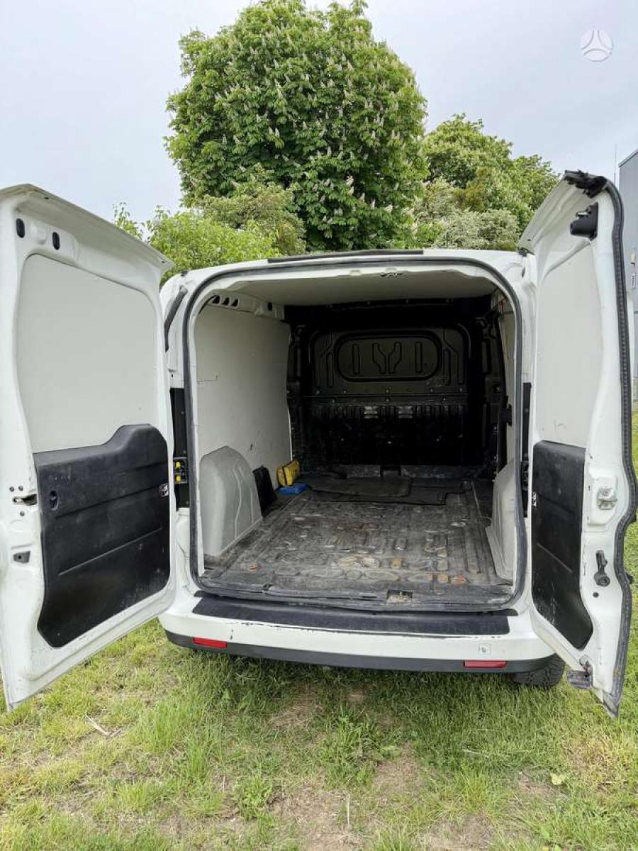 White Opel Combo 2016 in Kaunas, with an engine capacity of 1.30 L and mileage of 168 thousand km for 3800 €, photo 10 on AUTOMOTO.COM.LV